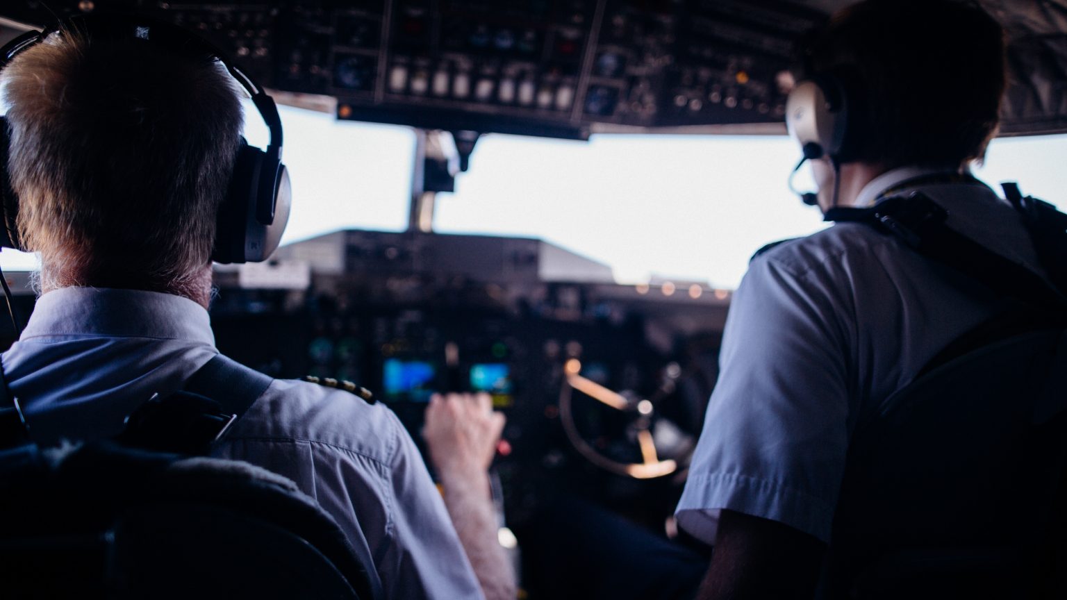 How Many Hours do Pilots Work - Aeroclass.org How Many Hours do Pilots Work - Aeroclass.org